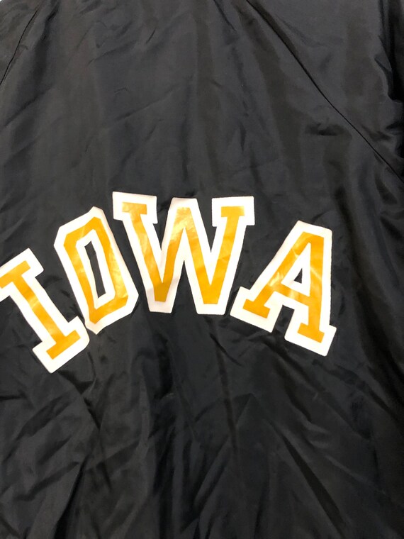 Vintage Iowa Hawkeyes university windbreaker size Lar… - Gem
