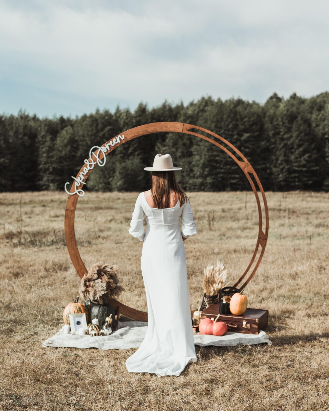 Round Wedding Arch for Rustic Ceremony, Wooden Arch With ...