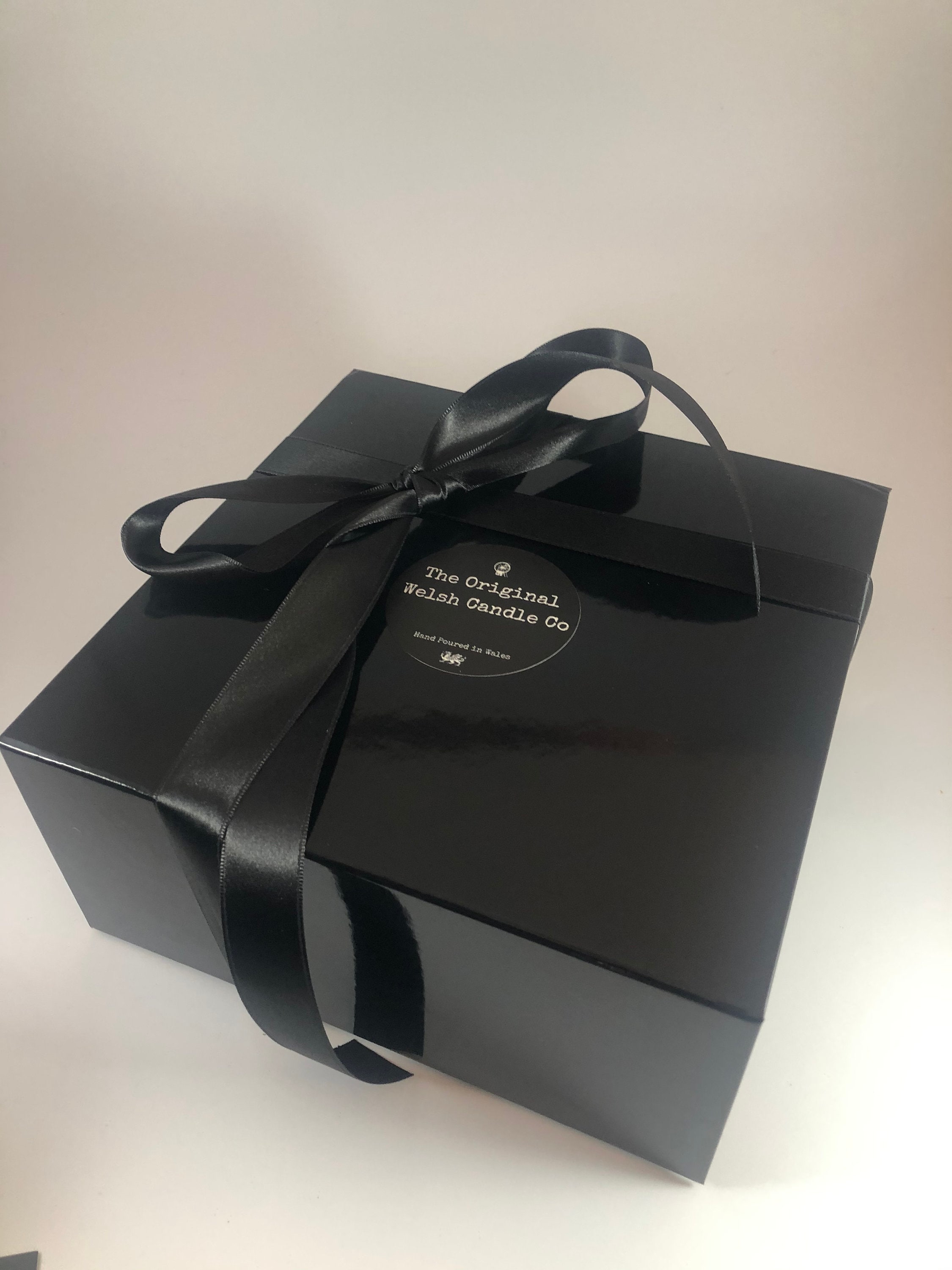 The Original Welsh Cwtch Candle Gift Set: Oud Wood, Rose, Amber Home ...