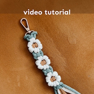 Macrame Pattern for a Flower Macrame Keychain, Macrame PDF Text Tutorial Daisy Keyring, Macrame ...