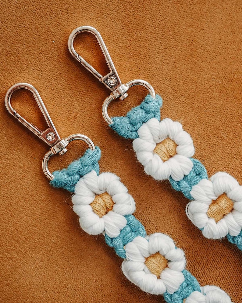 Macrame Pattern for a Flower Macrame Keychain, Macrame PDF Tutorial Daisy Keyring, Macrame ...