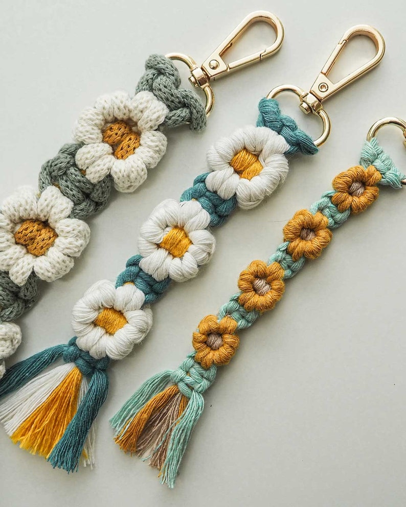 Macrame Pattern for a Flower Macrame Keychain, Macrame PDF Tutorial Daisy Keyring, Macrame ...