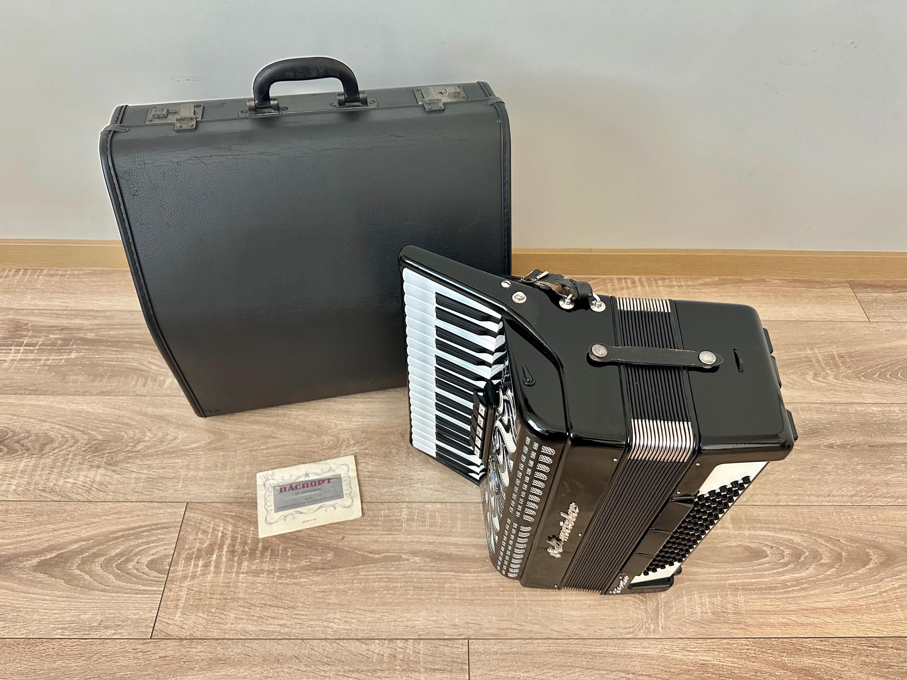 Rare Weltmeister Caprice, 3/4 Accordion, 80 Bass, 34 Key, 3 Voices, 5+3 ...