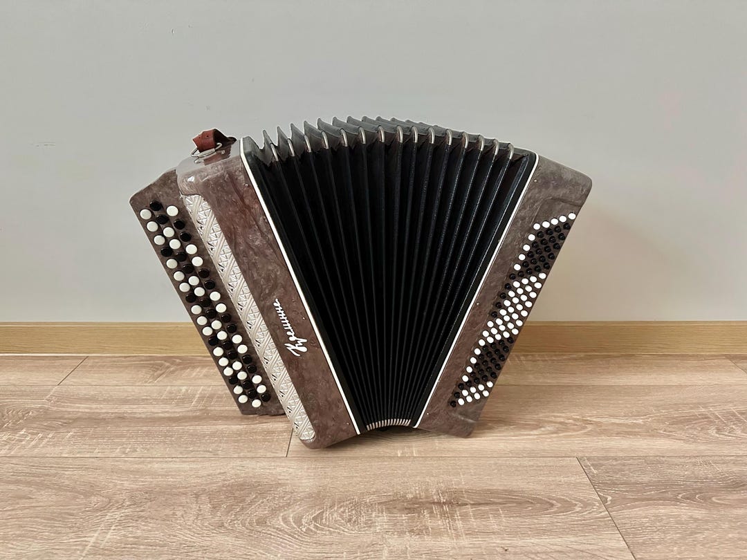 Ukrainian Bayan, Russian Bayan, 100 Bass, Accordion, Button Accordion ...