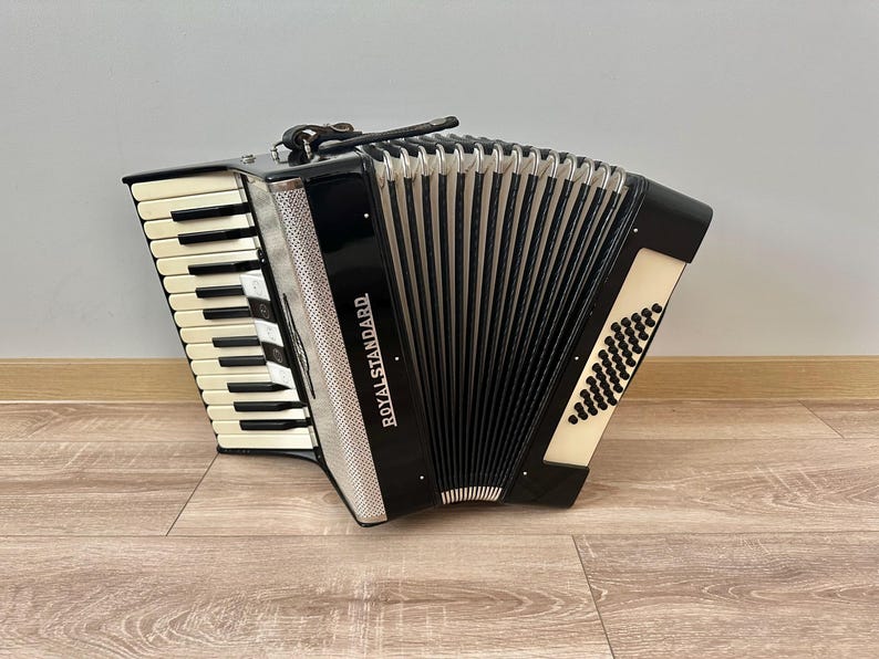 Like New Royal Standard Accordion, Small Accordion, 2/4 Accordion, 40 ...