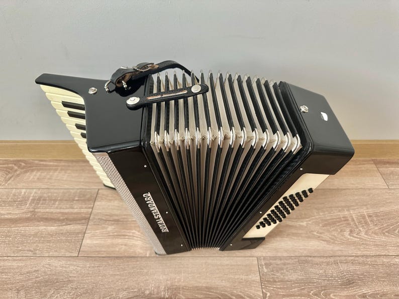 Like New Royal Standard Accordion, Small Accordion, 2/4 Accordion, 40 ...