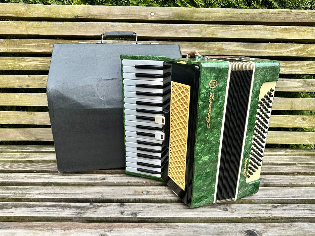 Working Accord Accordion, 80 Bass, 3 Voice, 2 Registers, Accordion ...