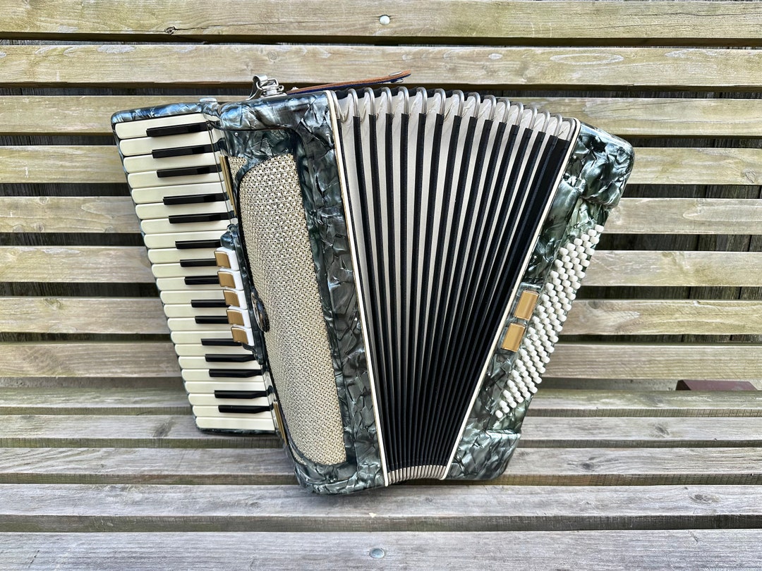 Like New Rare Germany Accordion Scholer, 7/8 Accordion, 96 Bass, 37 ...