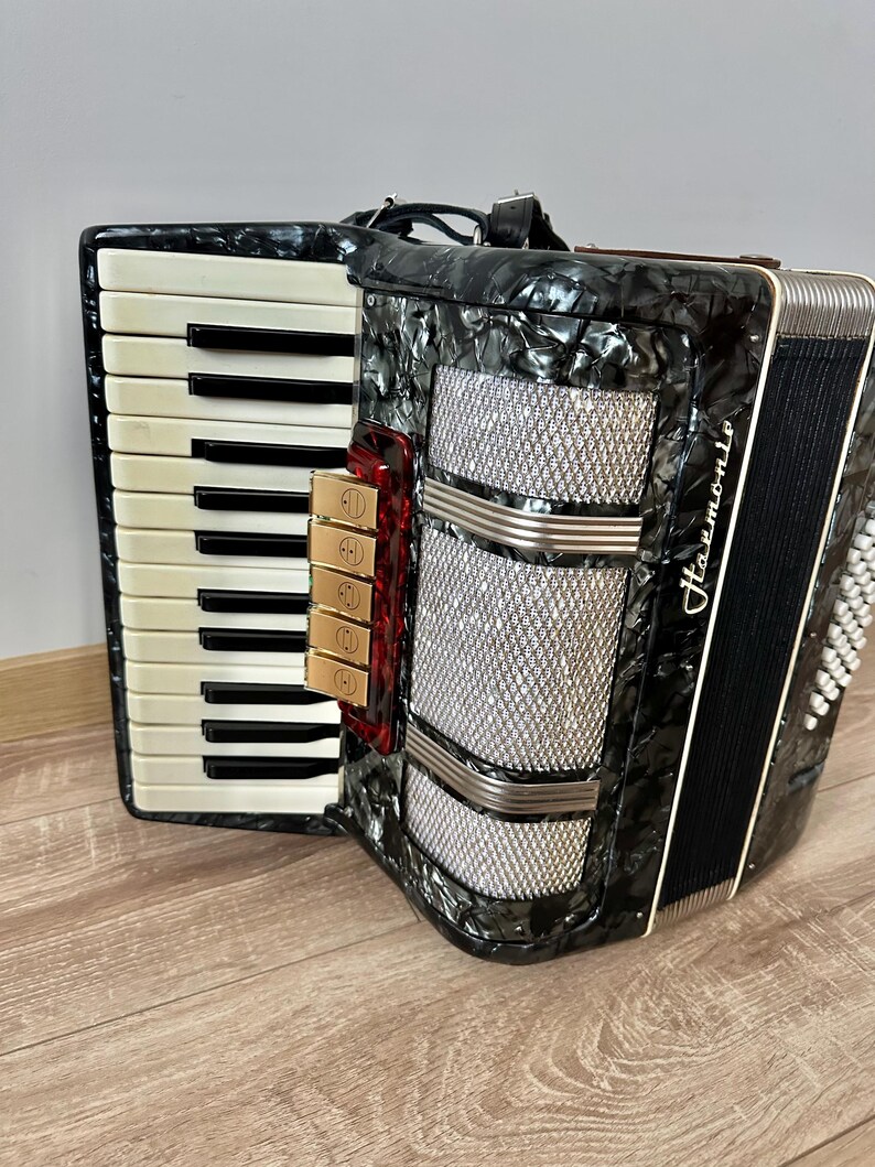 Rare Harmonie Accordion, Small Accordion, 2/4 Accordion, 40 Bass, 26 ...