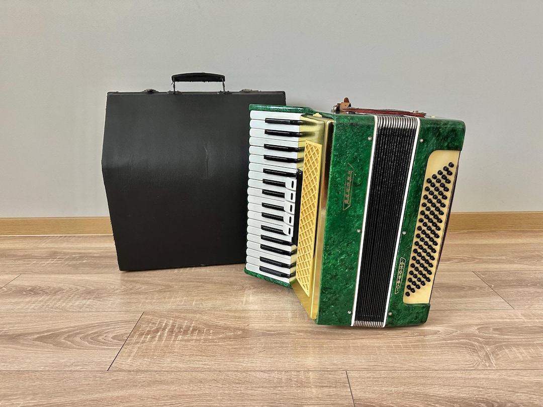 Accord Accordion, 80 Bass, 3 Voice, 5 Registers, Accordion, Russian ...