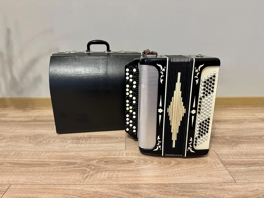 Working Belorus Accordion, 100 Bass, Bayan, Button Accordion, Soviet ...