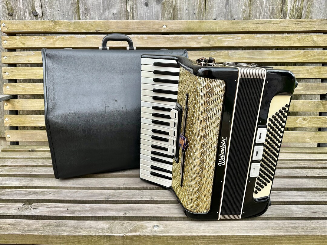 Weltmeister Piano Accordion, 7/8 Accordion, 96 Bass, 37 Keys, 3 Voices ...