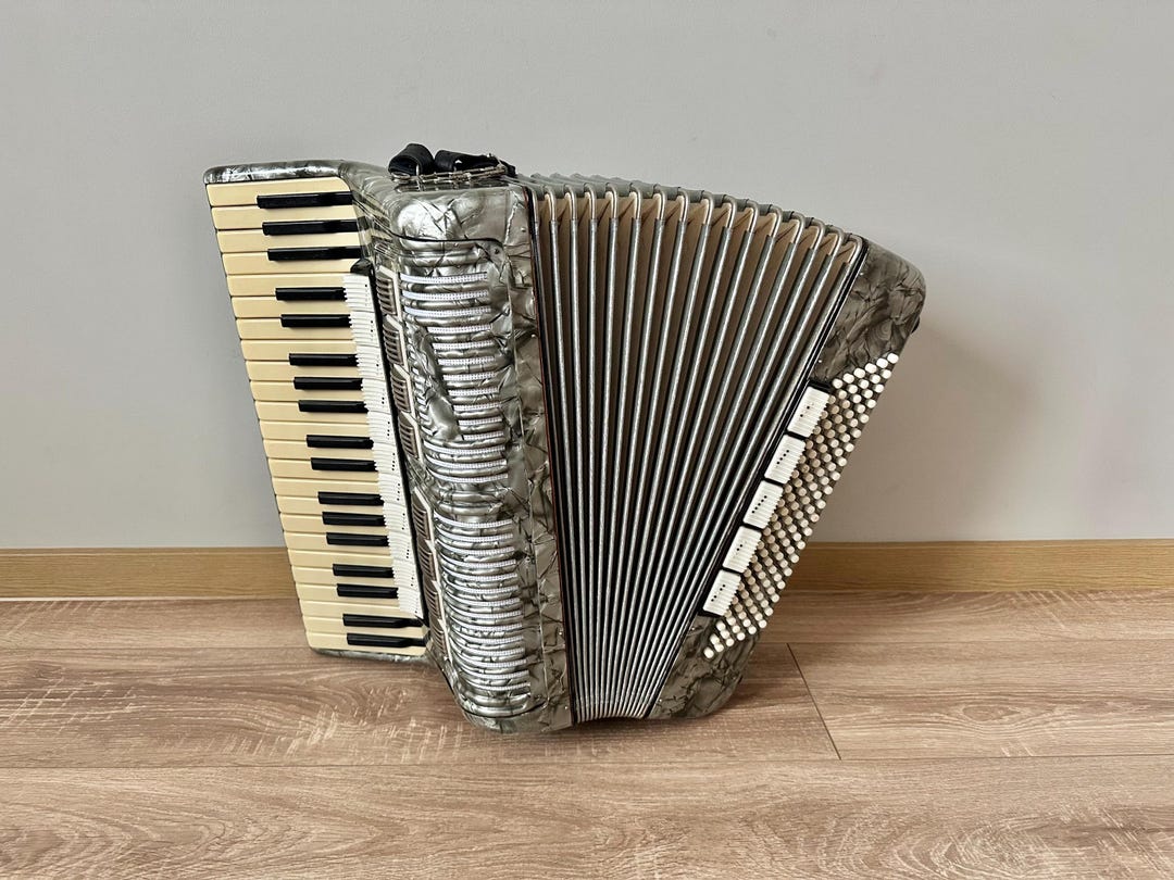 Rare Weltmeister Accordion, 4/4 Accordion, 120 Bass, 41 Keys, 4 Voice ...
