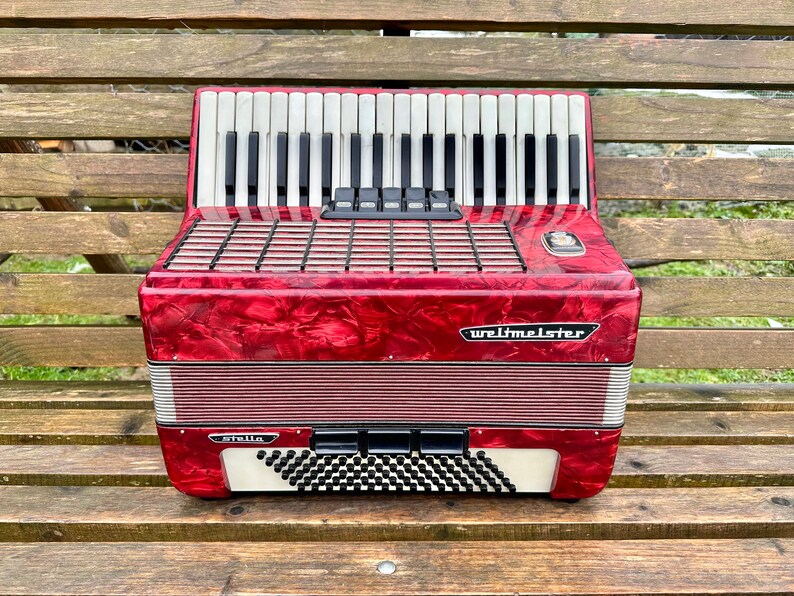 Weltmeister Stella Piano Accordion, 7/8 Accordion, 96 Bass, 37 Keys, 3 ...