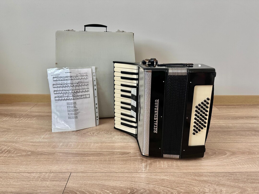 Like New Royal Standard Accordion, Small Accordion, 2/4 Accordion, 40 ...