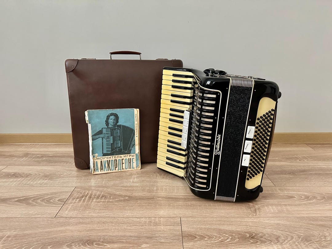 Weltmeister Accordion, 7/8 Accordion, 96 Bass, 37 Keys, 3 Voice, 5+3 ...