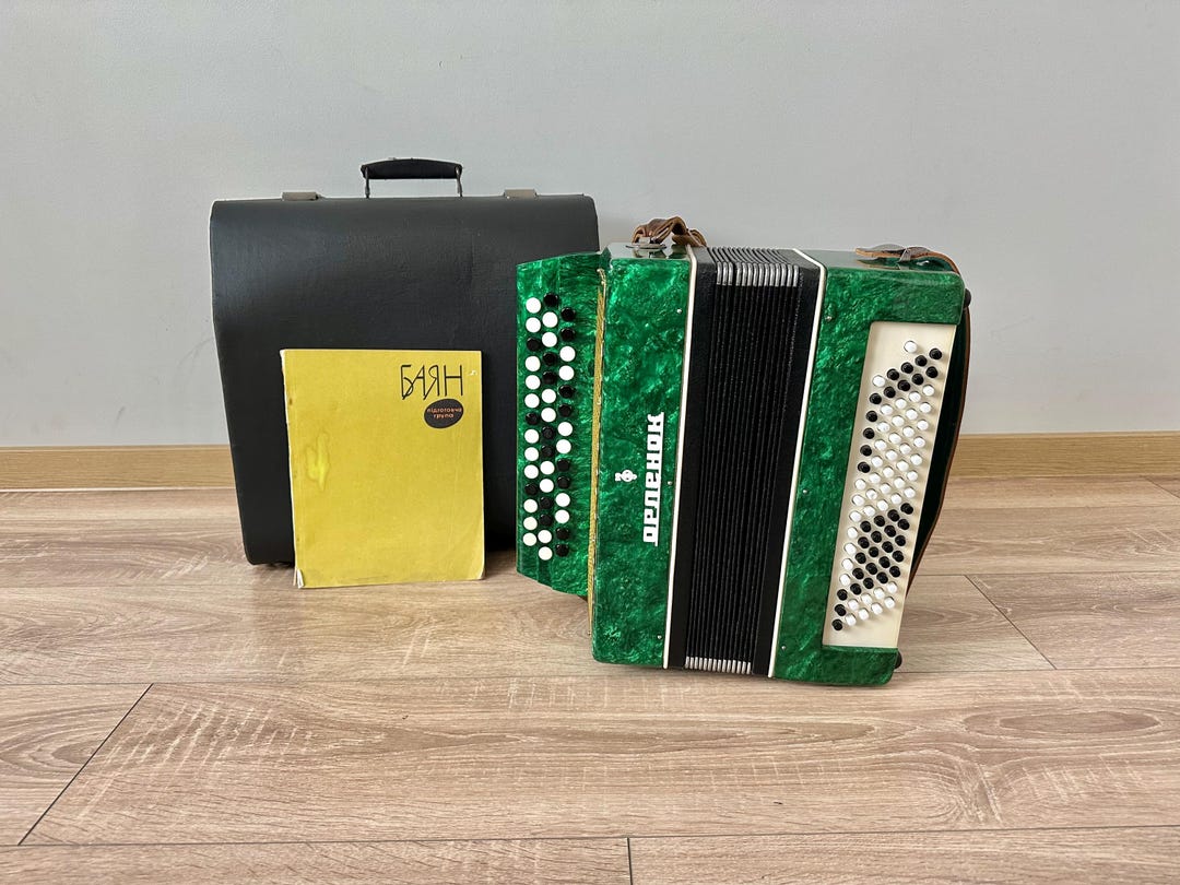 Rare Like New Ukrainian Bayan Orlenok, 80 Bass, Accordion, Button ...