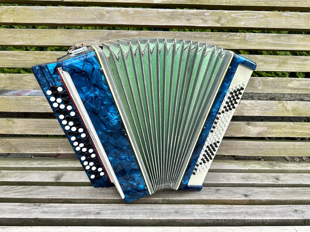 Working Russian Accordion, 100 Bass, Bayan, Button Accordion, USSR ...