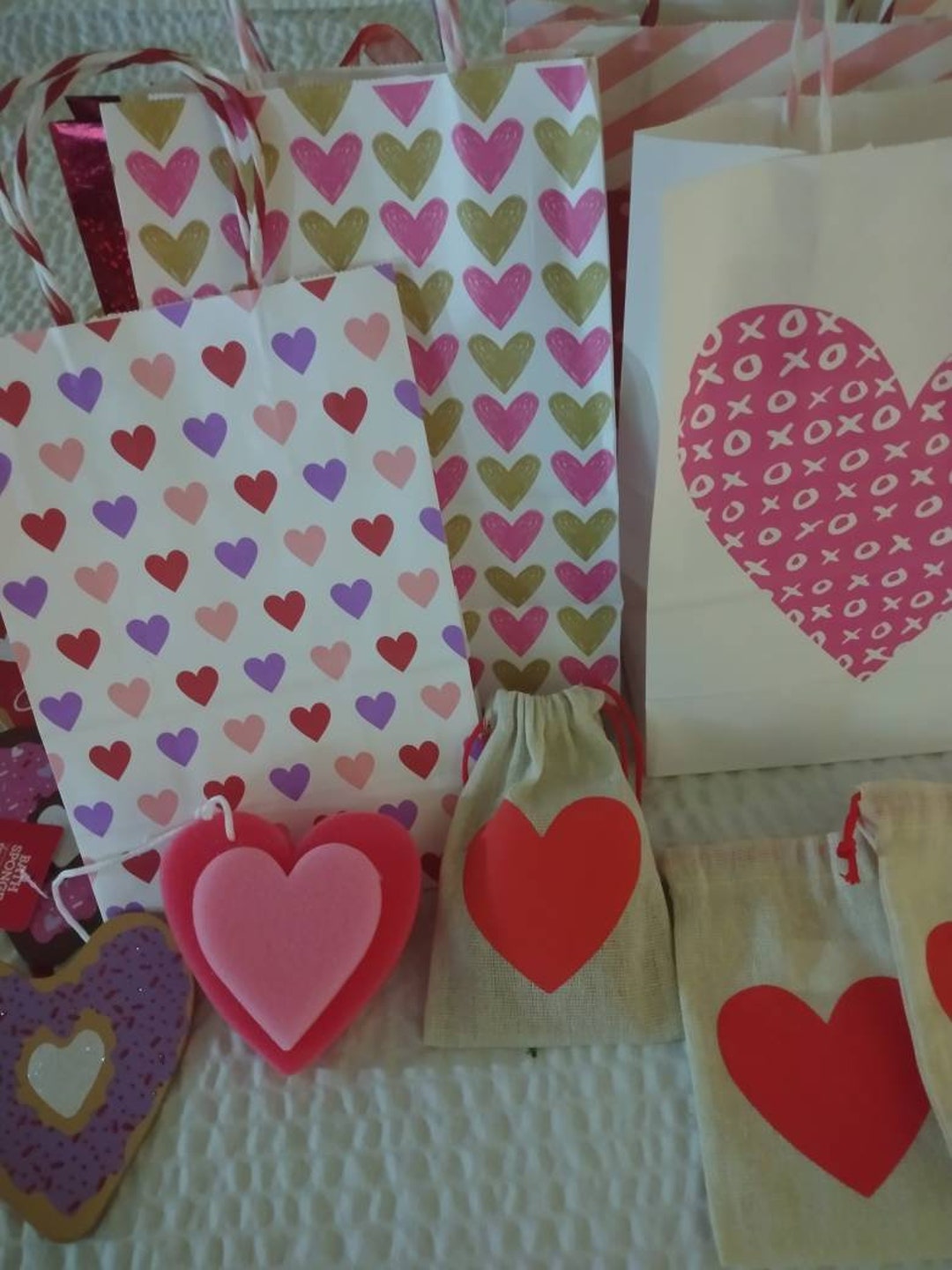 Luxurious Red and Pink Hearts and Roses for Valentine 's Day and ...
