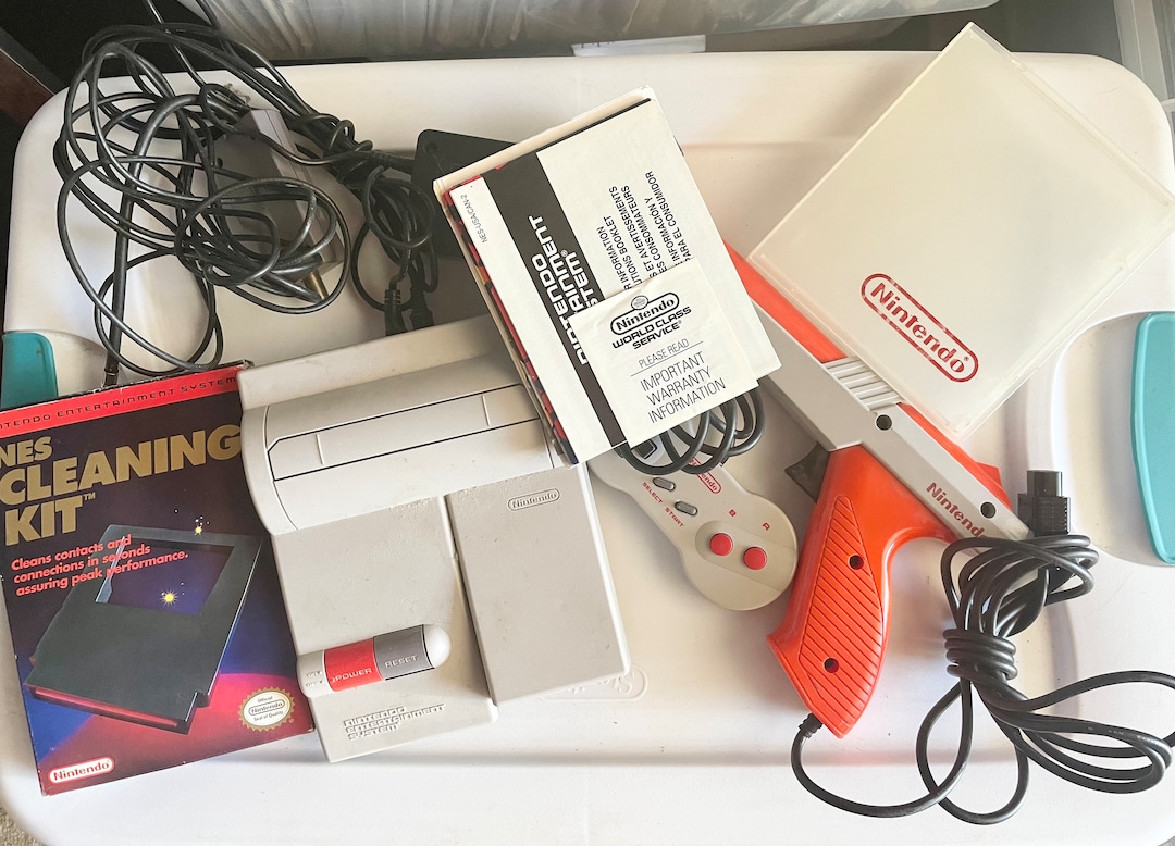 Vintage 90s Nintendo NES Top Loader Game System Light Zapper Gun ...