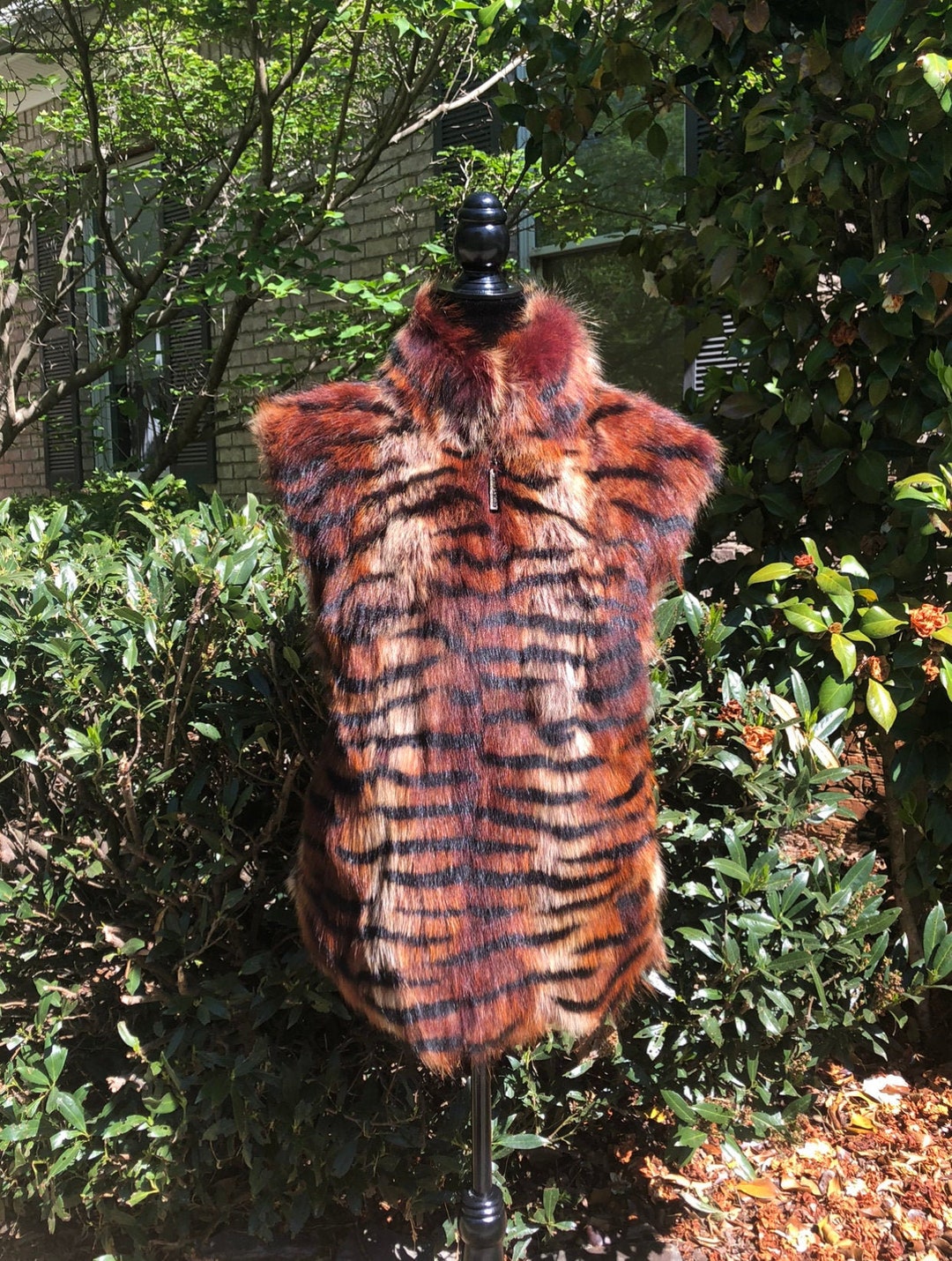 Luxurious Vintage Jean Crisan Fourrure Canada Fur Dyed Fox Tiger Cat ...