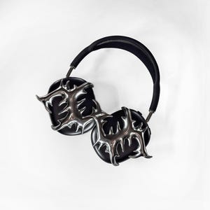 Cyber Spike Airpods Max Headphone Case Cover - Glossy Silver Apple ...