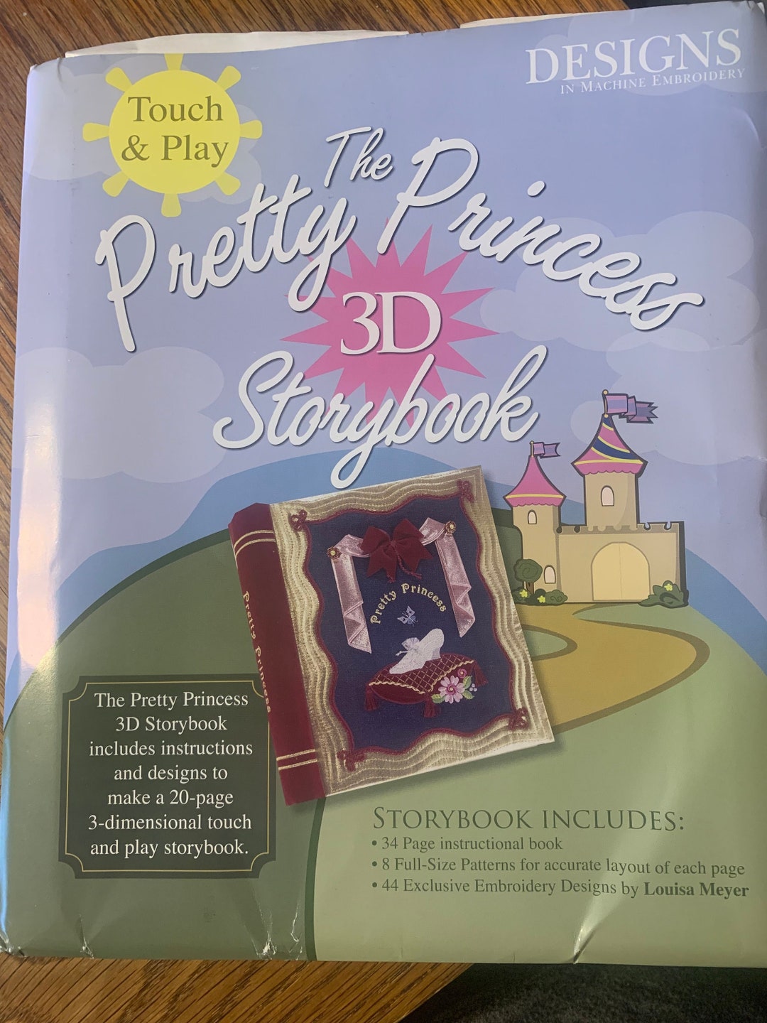 The Pretty Princess 3D Storybook Includes 44 Exclusive Embroidery ...