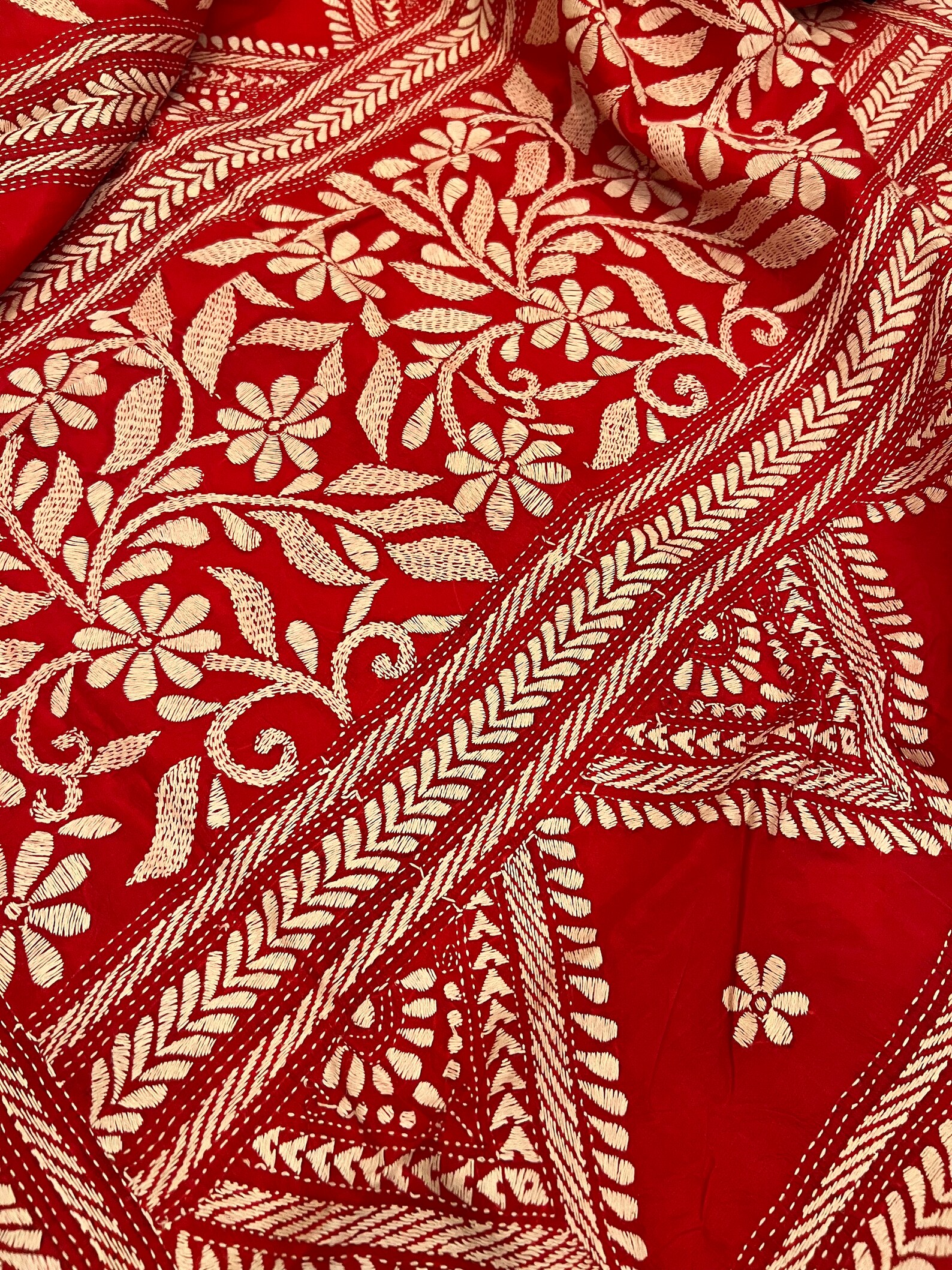Red Bangalore Silk Saree With Kantha Stitches of White Flower Motifs - Etsy