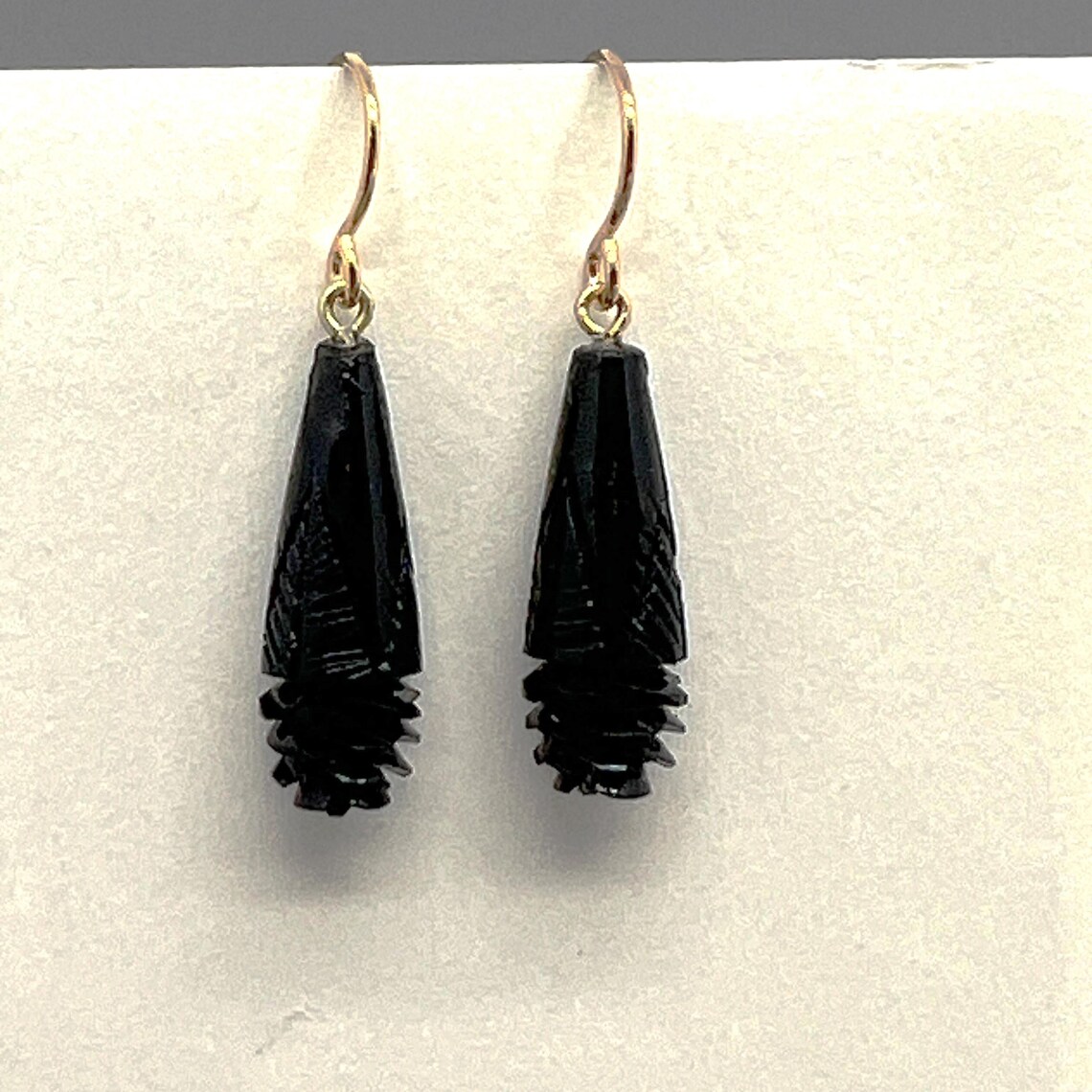 Pendientes de rosa tallada en azabache - Etsy España