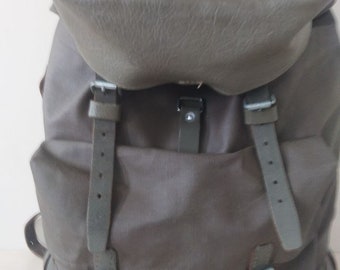 1961 Swiss Army Backpack Vintage Backpack Citybag Salt and Pepper Hunt ...