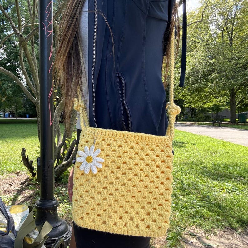 Crochet Daisy Crossbody Bag Pattern: Spring Floral Purse DIY (PDF ...