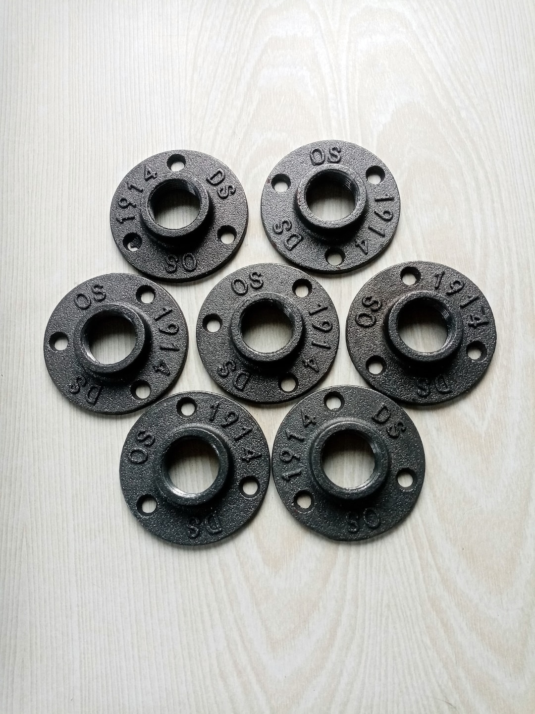 Cast Iron Flange 1/2'' Industrial Pipe Fitting Wall Hanger Hook Simple ...