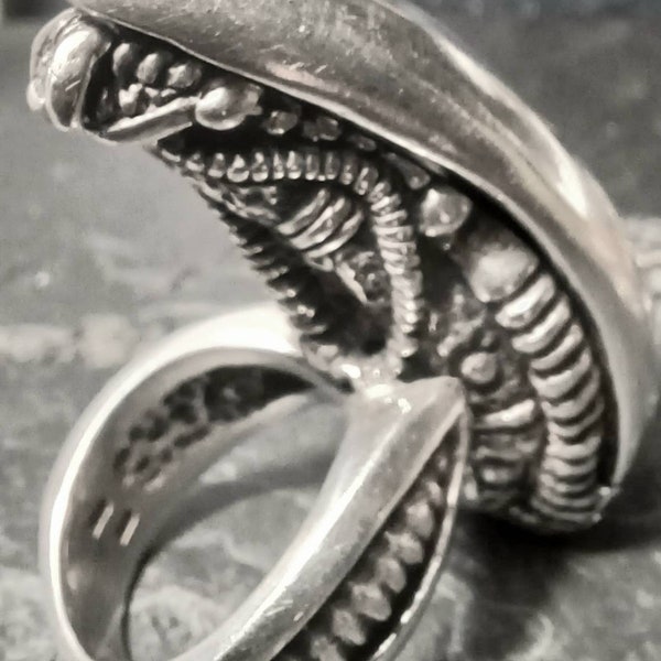 Xenomorph Ring - Etsy