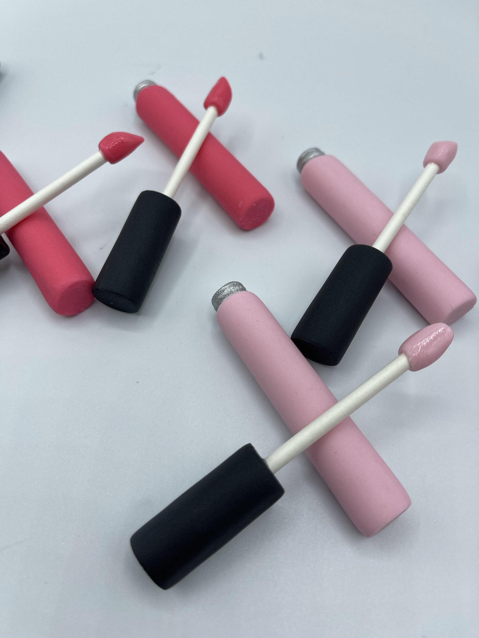 Lipstick - Gloss - Lips - Makeup - Fondant Cake Decoration - Beauty ...