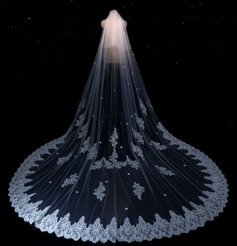 Handmade Lace Cathedral Wedding Veil: Two-tier Bridal Veil With Petals ...