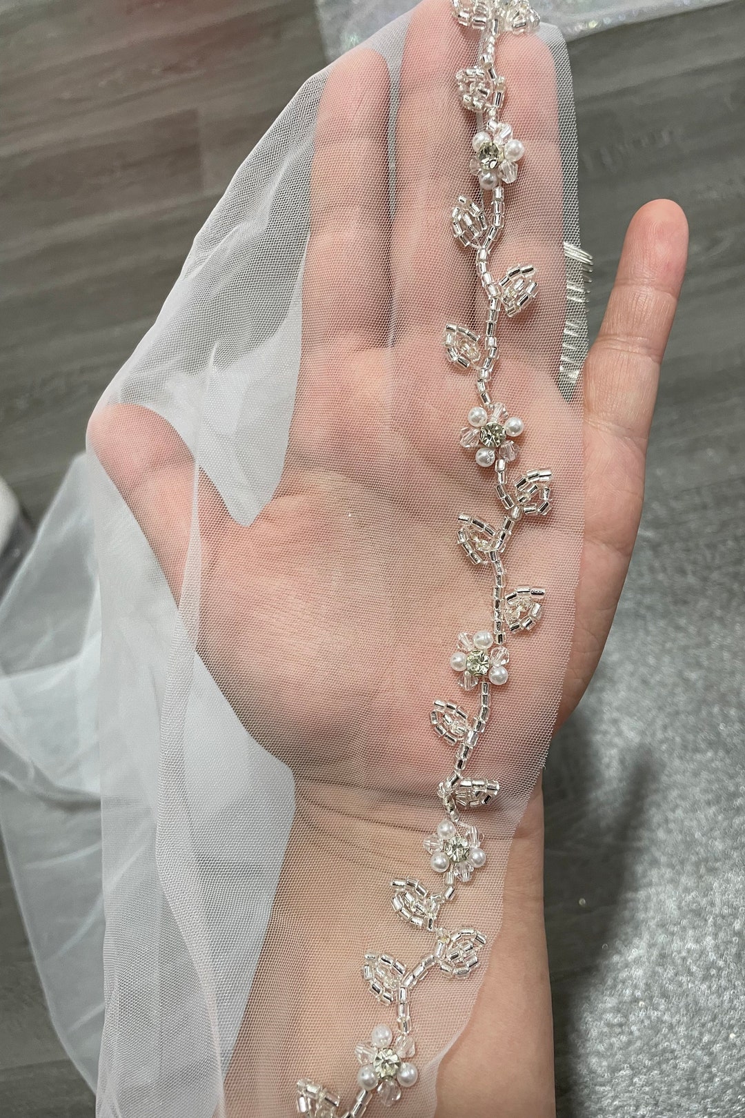 Beaded Floral Edge Veil, Fingertip Pearls Veil, Elegant Wedding Veil ...