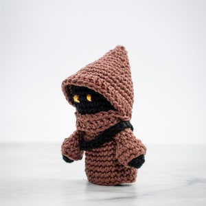 Tiny Jawa Amigurumi Pattern. Desert Scavenger Crochet Pattern. Jawa ...