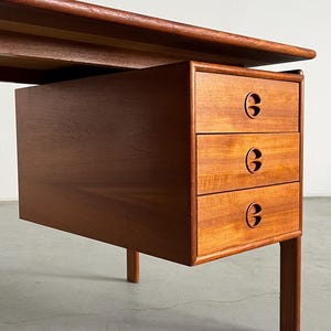 Vintage Danish Office Desk by Arne Vodder for GV Møbler in Teak, Mid ...