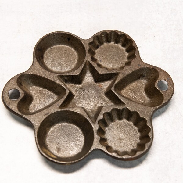 Cast Iron Hearts Pan - Etsy
