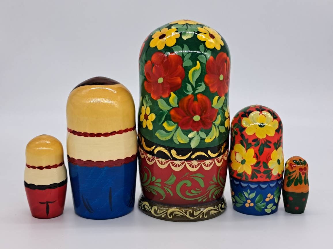 Ukrainian Nesting Dolls Family Matryoshka Wooden Toy Stacking Dolls ...