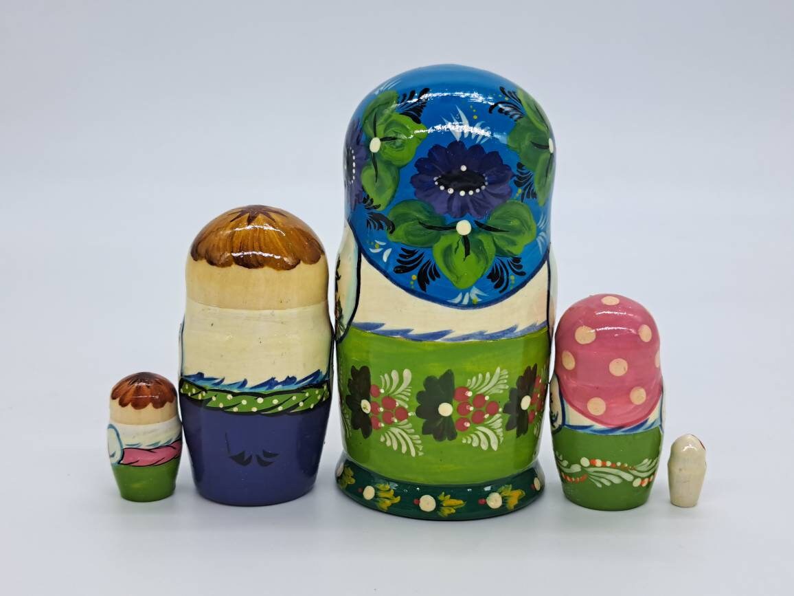 4 Nesting Dolls 5 in 1 Ukrainian Family Matryoshka - Etsy