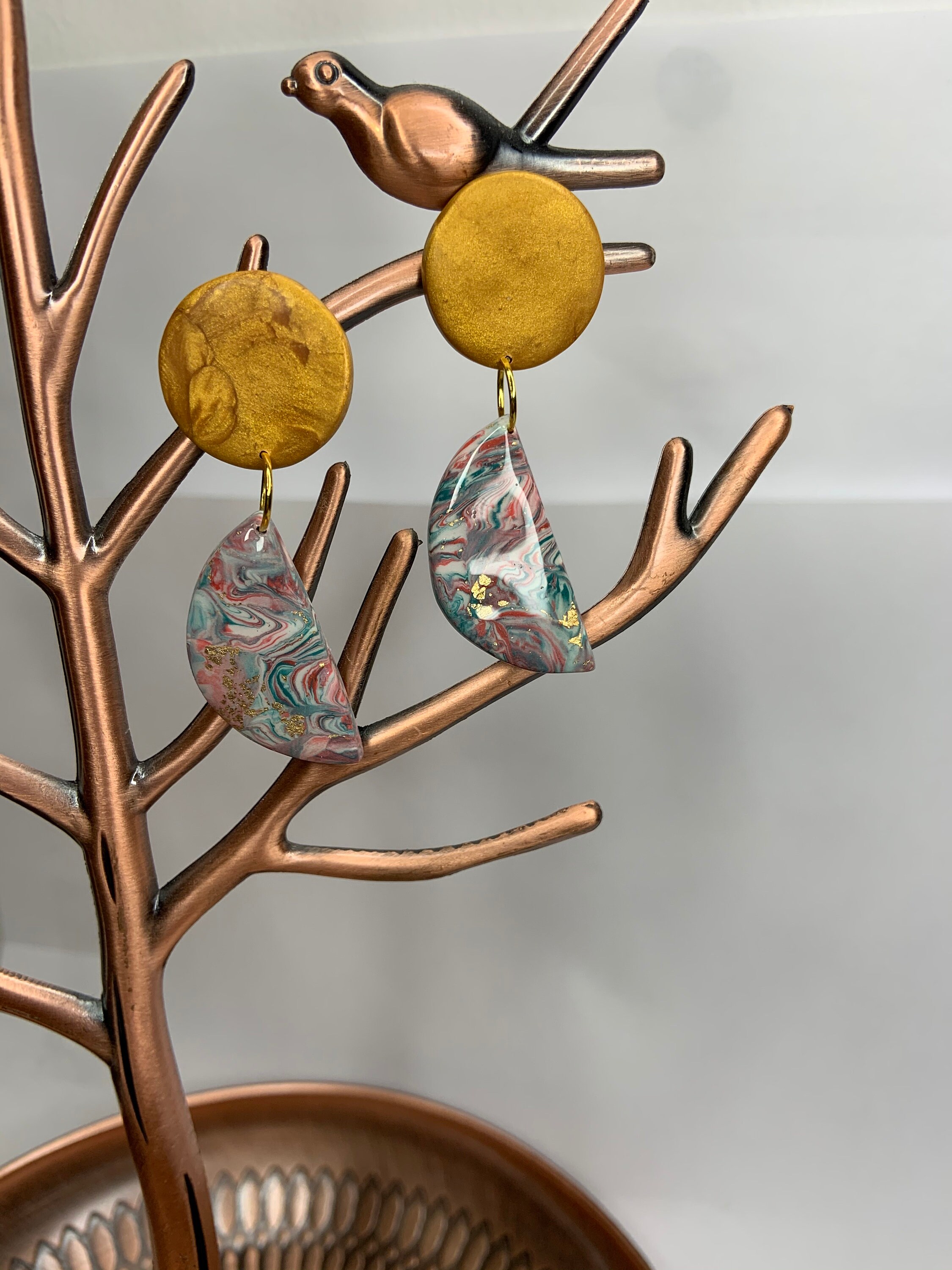 CALLIOPE leaf drop polymer clay earrings in red green and - Etsy.de