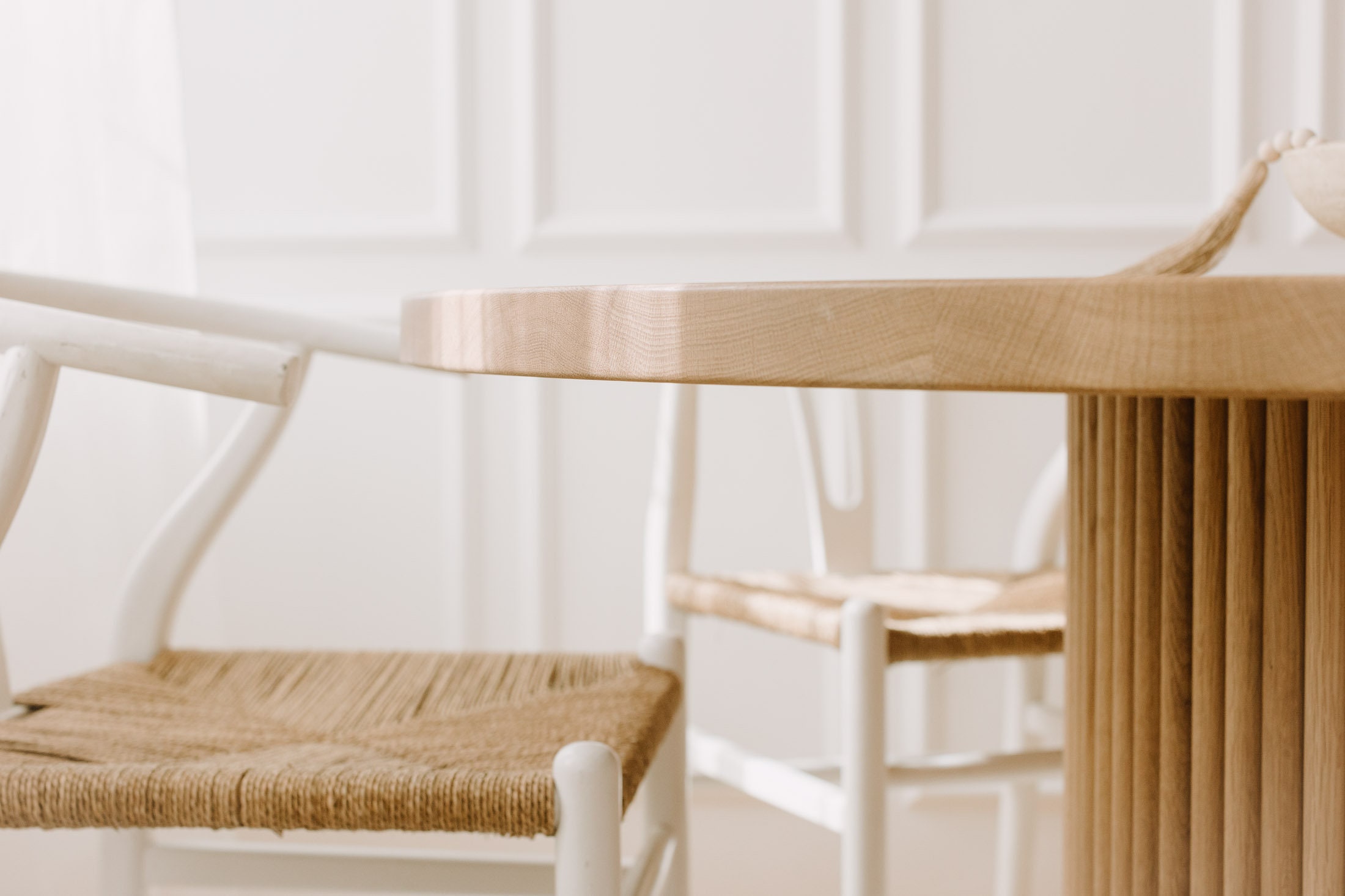 HALO Solid Wood Round Fluted Pedestal Dining Table made to - Etsy UK