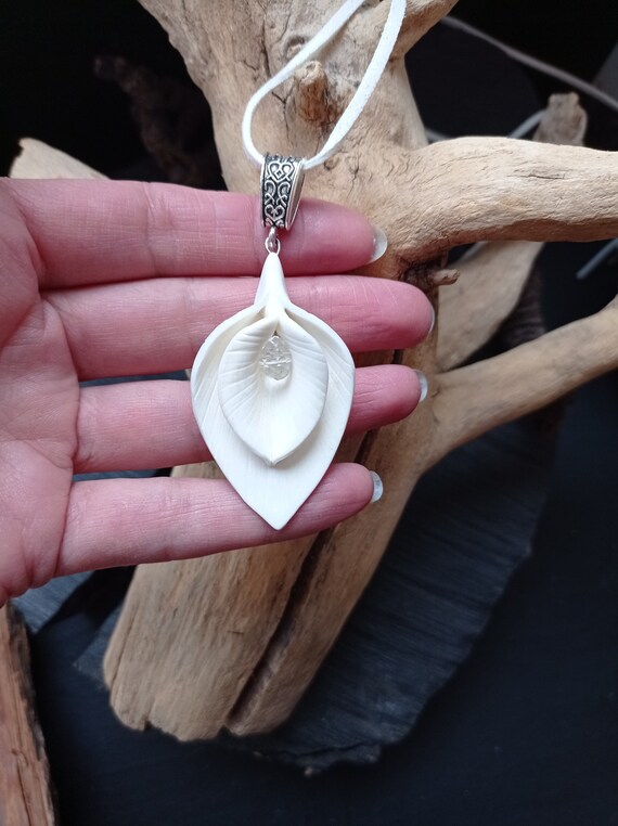 Yoni Necklace Vagina Pendant Labia Jewelry Lesbian Jewelry | Etsy India