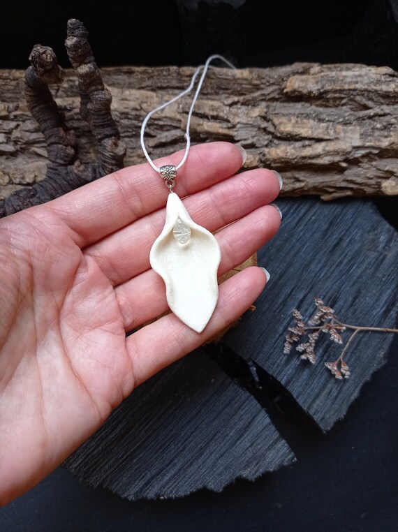 Yoni Necklace Vagina Pendant Labia Jewelry Lesbian Jewelry | Etsy