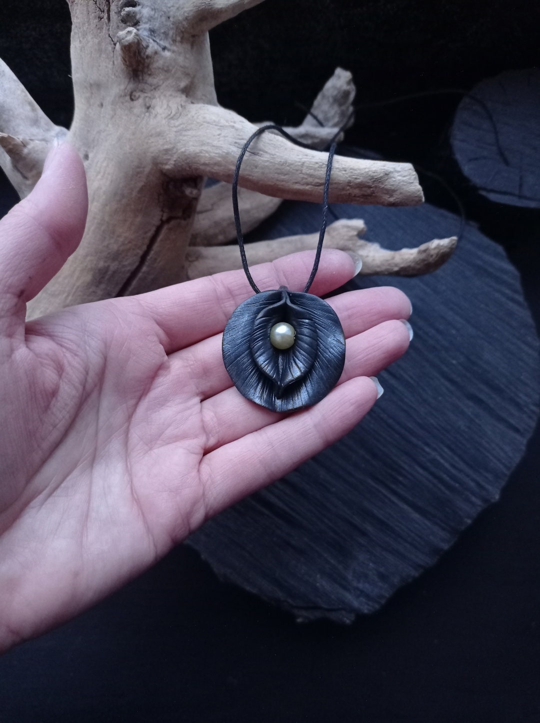 Vulva Necklace, Labia Jewelry, Yoni Vagina Pendant - Etsy