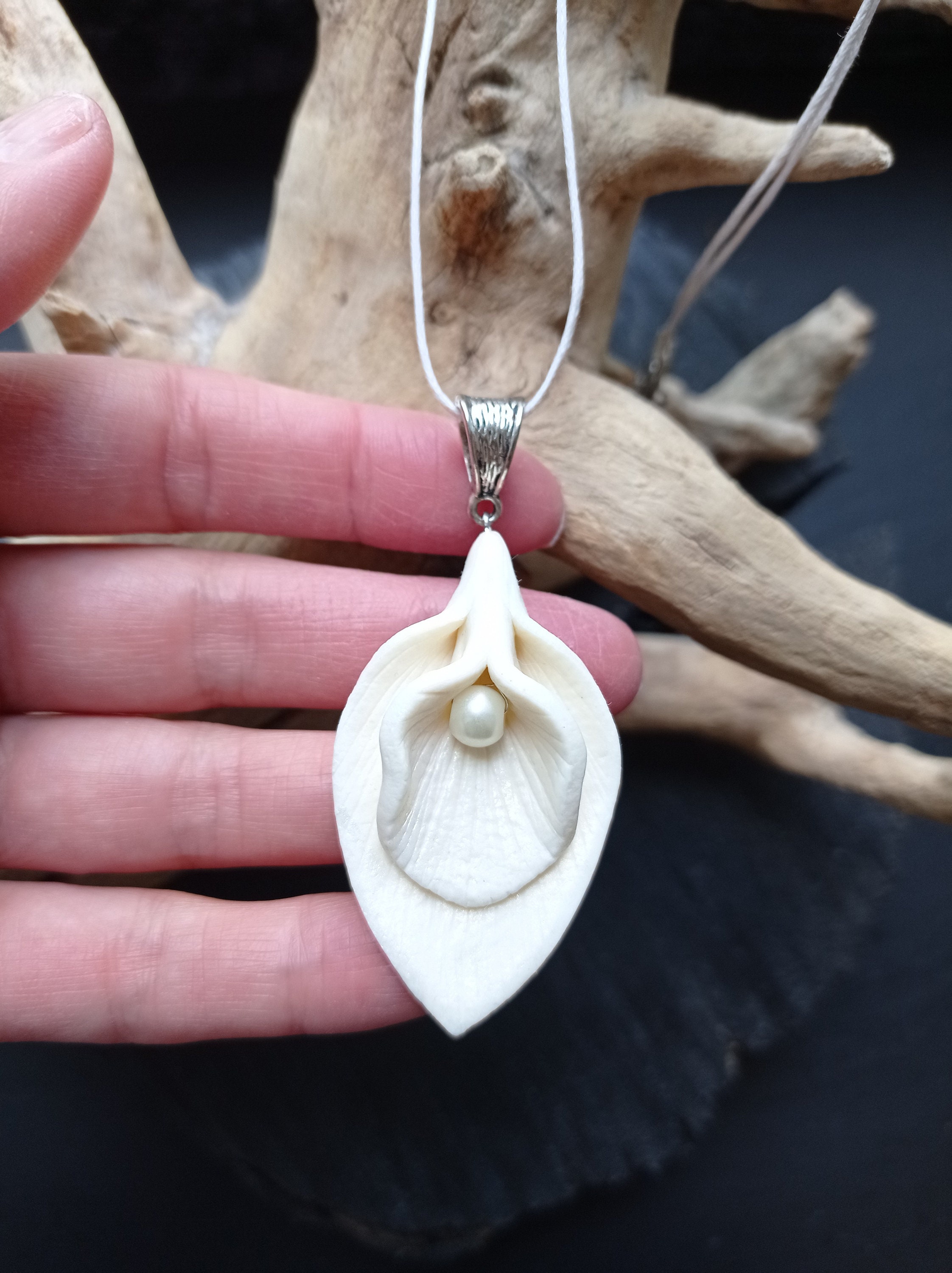 Yoni necklace Vagina pendant Labia jewelry lesbian jewelry | Etsy