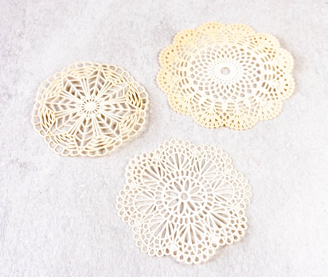 3 Old Plastic Lace Doilies, Round, 50s Decoration, Yellowed, Imitation ...