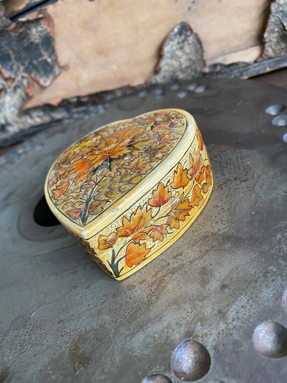 Vintage Papier-Mâché Heart Box, Hand Painted Paper Mâ… - Gem