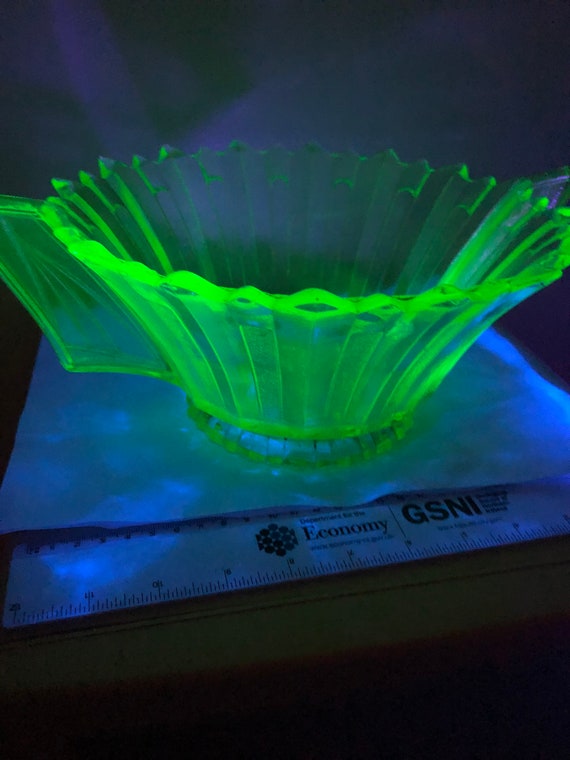 Xrare Uranium Glass Centerpiece/bowl Verrerie De Scailmont - Etsy